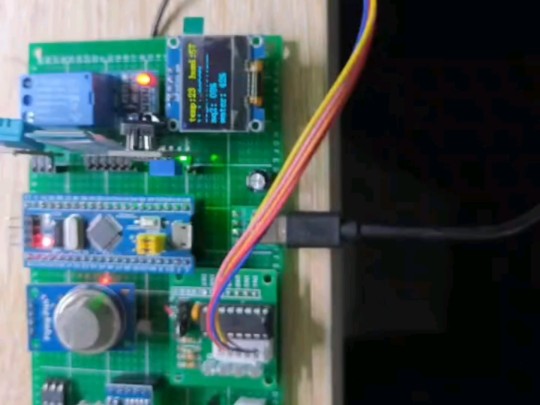 基于STM32的智能鱼缸系统设计