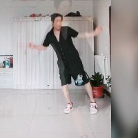 跳霹雳舞大叔