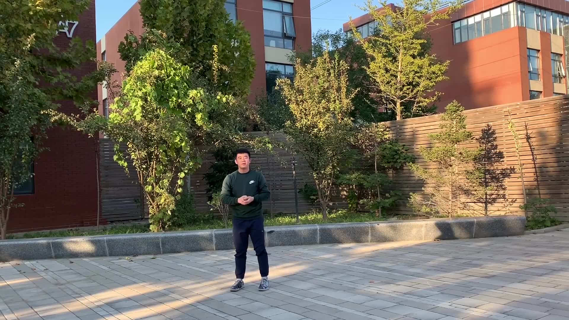 2019年下半年教师资格面试-示范课-《篮球双手胸前传接球》-小学体育