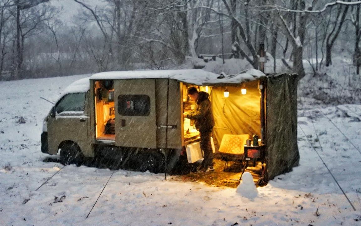 4k「Small base camp」雪天在寒冷的户外車中泊