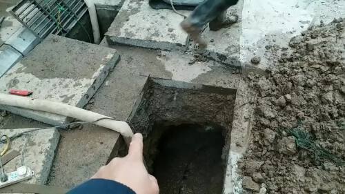 地面下沉压断电熔pe管箍,师傅用了新升级维修方法,半小时搞定