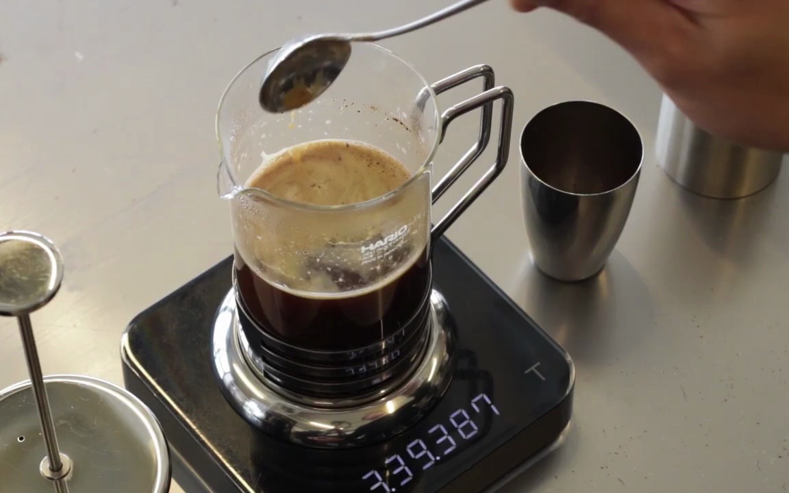 DailyBrew | Leave Coffee Roasters主理人示范如何使用法压壶冲煮咖啡