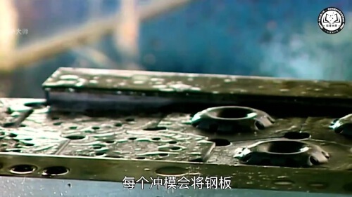 机油滤清器是如何制造的?先冲压出零件,再制作出滤清器的滤芯