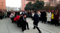 学生拔河,班主任亲自指挥亮了!论指挥的重要性!