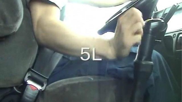 实拍:司机驾驶拥有高低档的13档大卡车是如何换挡的