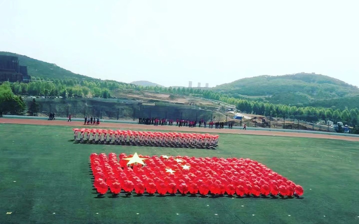 青岛理工大学黄岛校区2018年春季运动会开幕式大型团体操表演《铸...