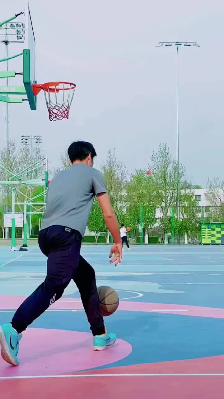 拉杆的时候卡了两下,这算四段投篮吧?