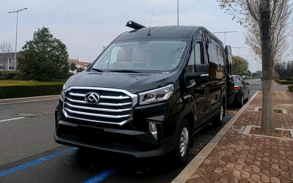22.98万大通v90长轴高顶B型小房车,为什么这款房车今年这么受欢迎呢?
