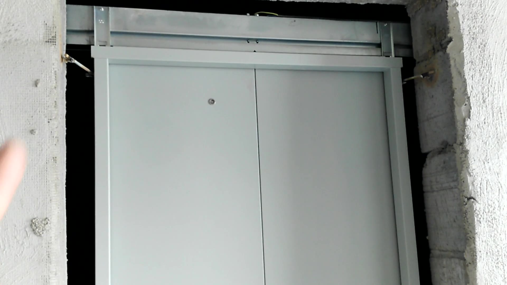 施工电梯门套做法