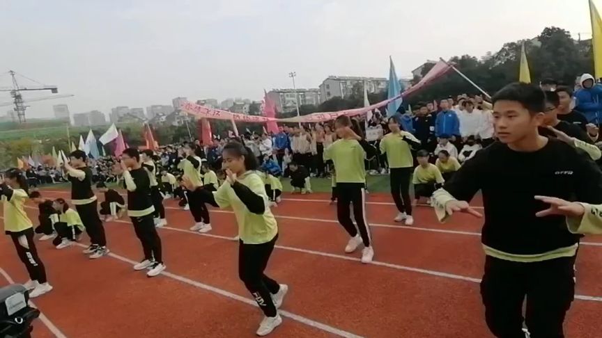 运动会孩子们表演的节目《天天向上》