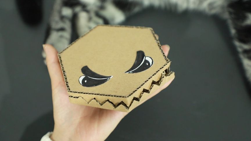 趣味手工:纸箱制作简单的会吞钱的小玩具,我的钱居然都被吞掉了