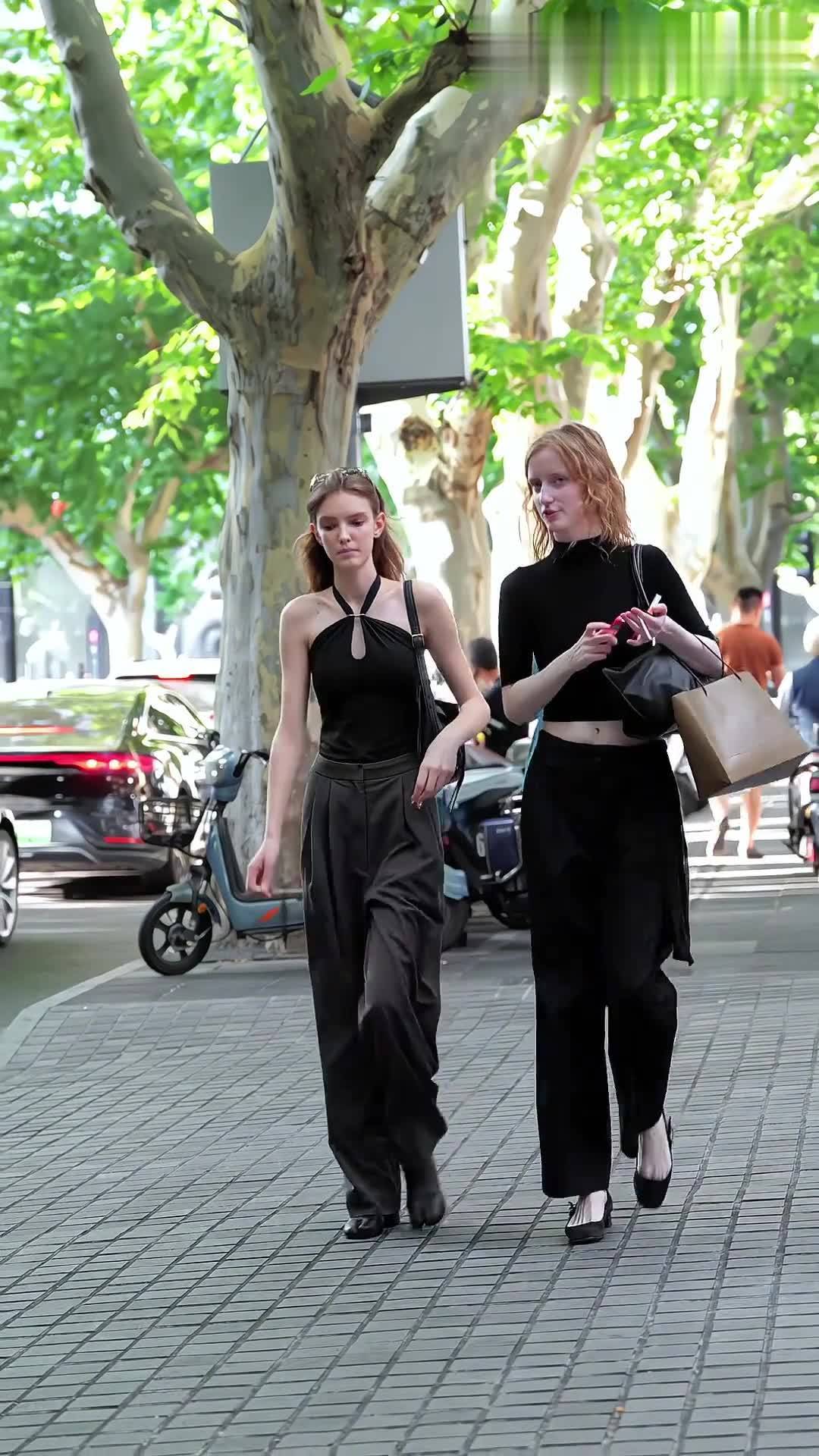 时尚与潮流在这里交汇,夏日的上海街头等你来探索!