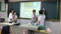研究课题七年级英语课前五分钟活动学生表演视频