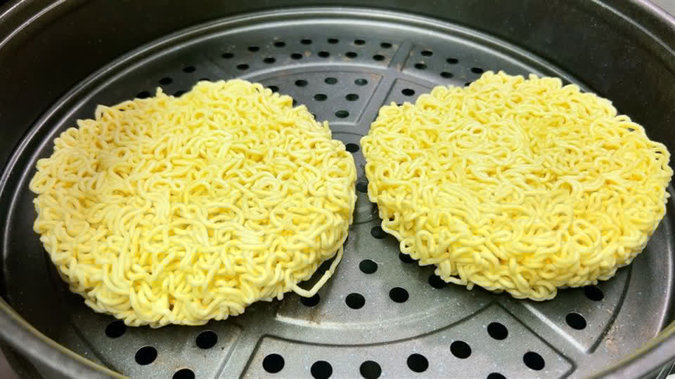我家方便面从不泡着吃,教你神仙吃法,上桌孩子马上流口水