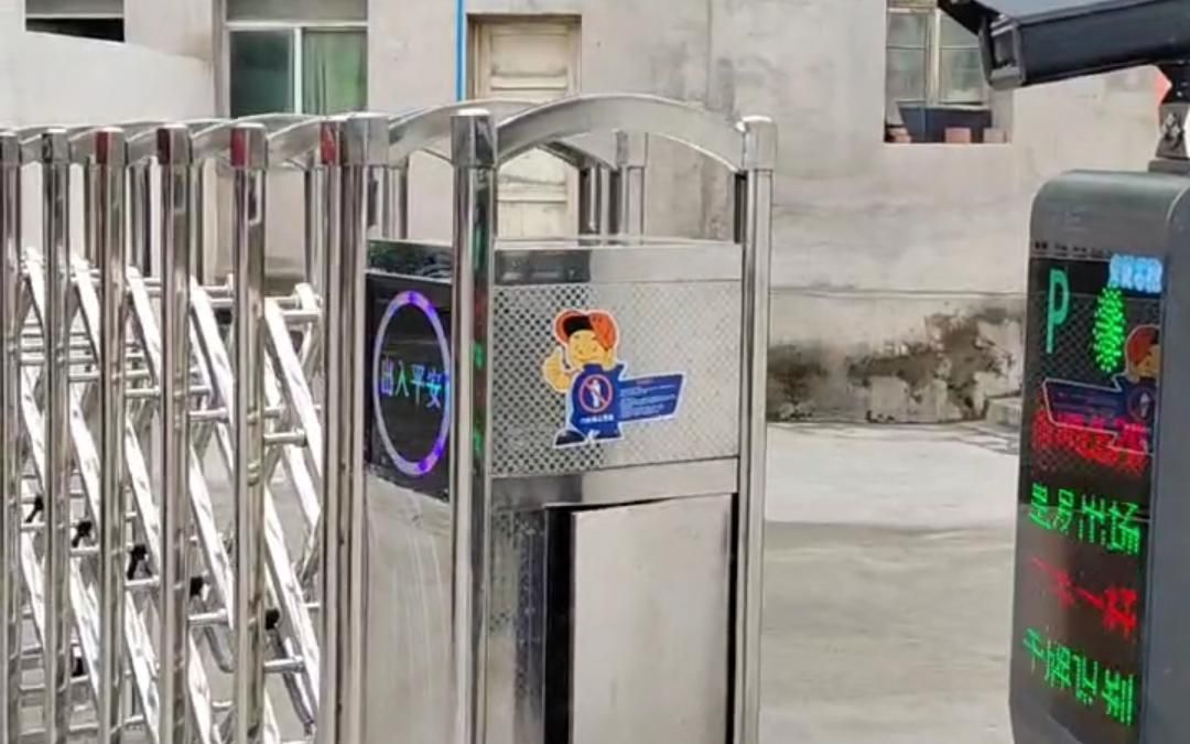 重庆市水泥厂大门 安捷伸缩门+NF5识别器案例