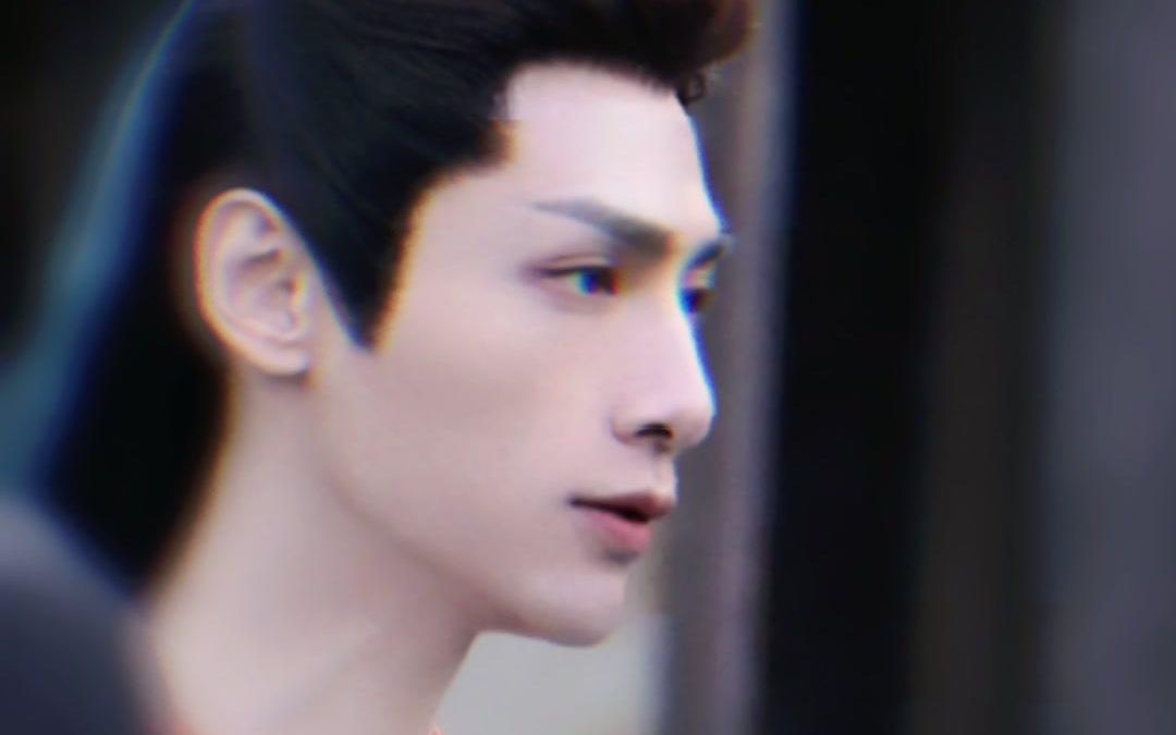 发现照镜子的小可爱 PS造型也太绝了吧