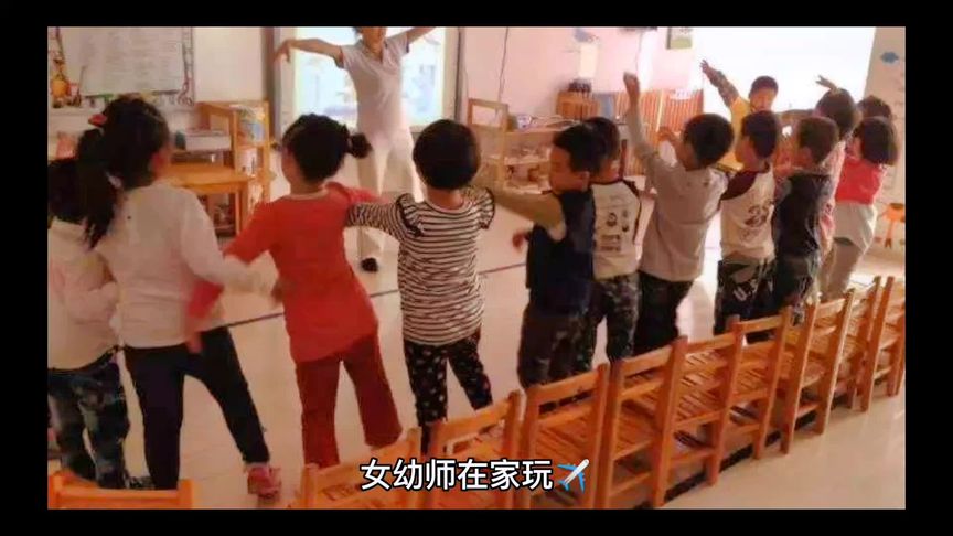 女幼师在家偷情,拍成视频,不小心发到小区群,这下热闹了