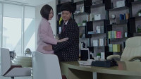 情侣二人旁若无人在办公室激吻,让人羞羞