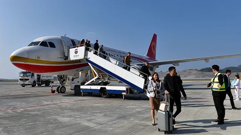 四川航空航班充电宝冒烟,机组迅速响应安全备降桂林