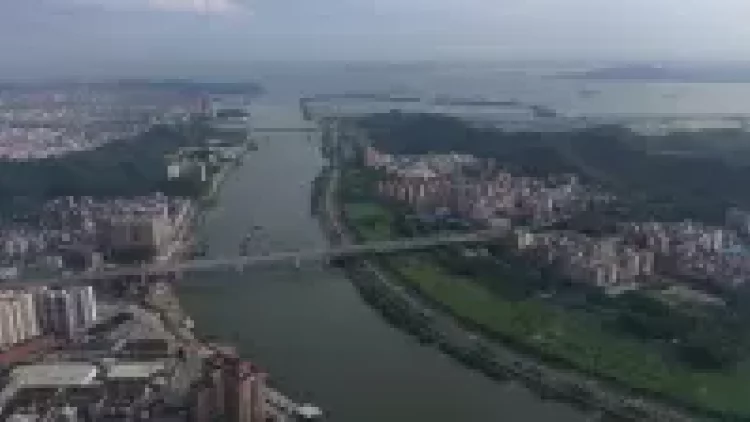 航拍东莞经济实力第一的虎门镇住房建设真密集,这跟香港有得一拼