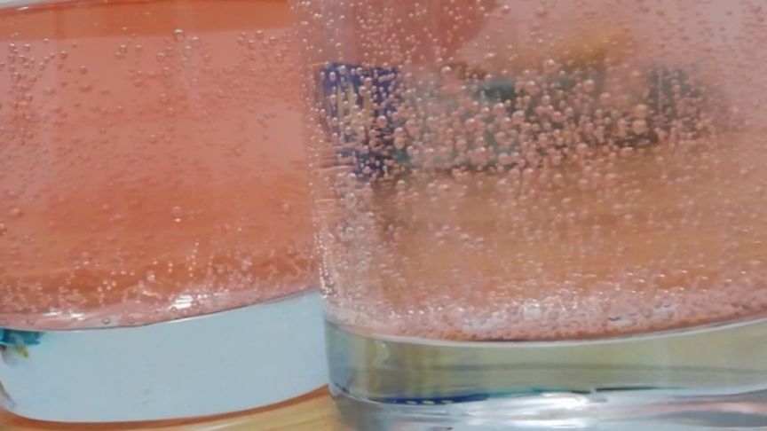 秋高气爽来一杯酸酸甜甜的维C,看泡腾片的神奇变化