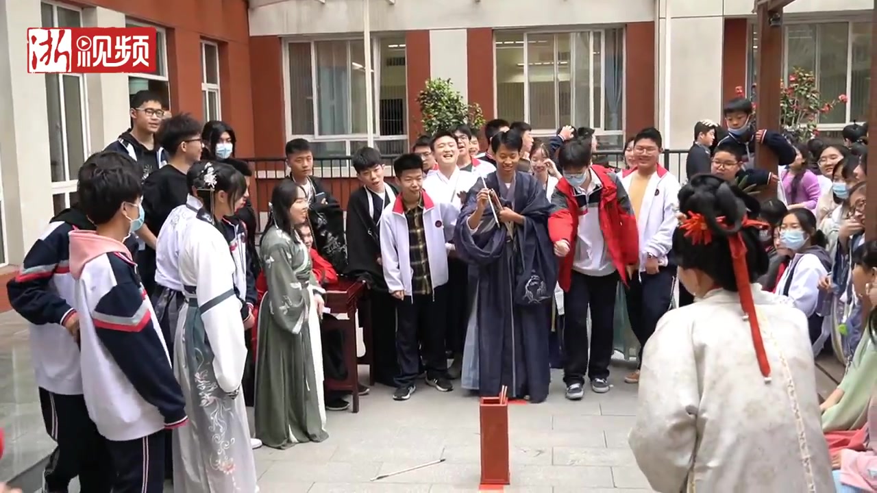 超美!西安中学创“华服节” 感受中华传统文化的魅力