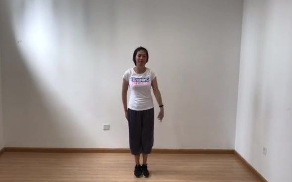 一年级体育课:室内操