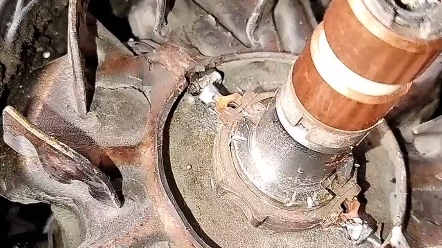 大众更换铜环原厂发电机,安装铜环敲几锤就可以了,焊接2点