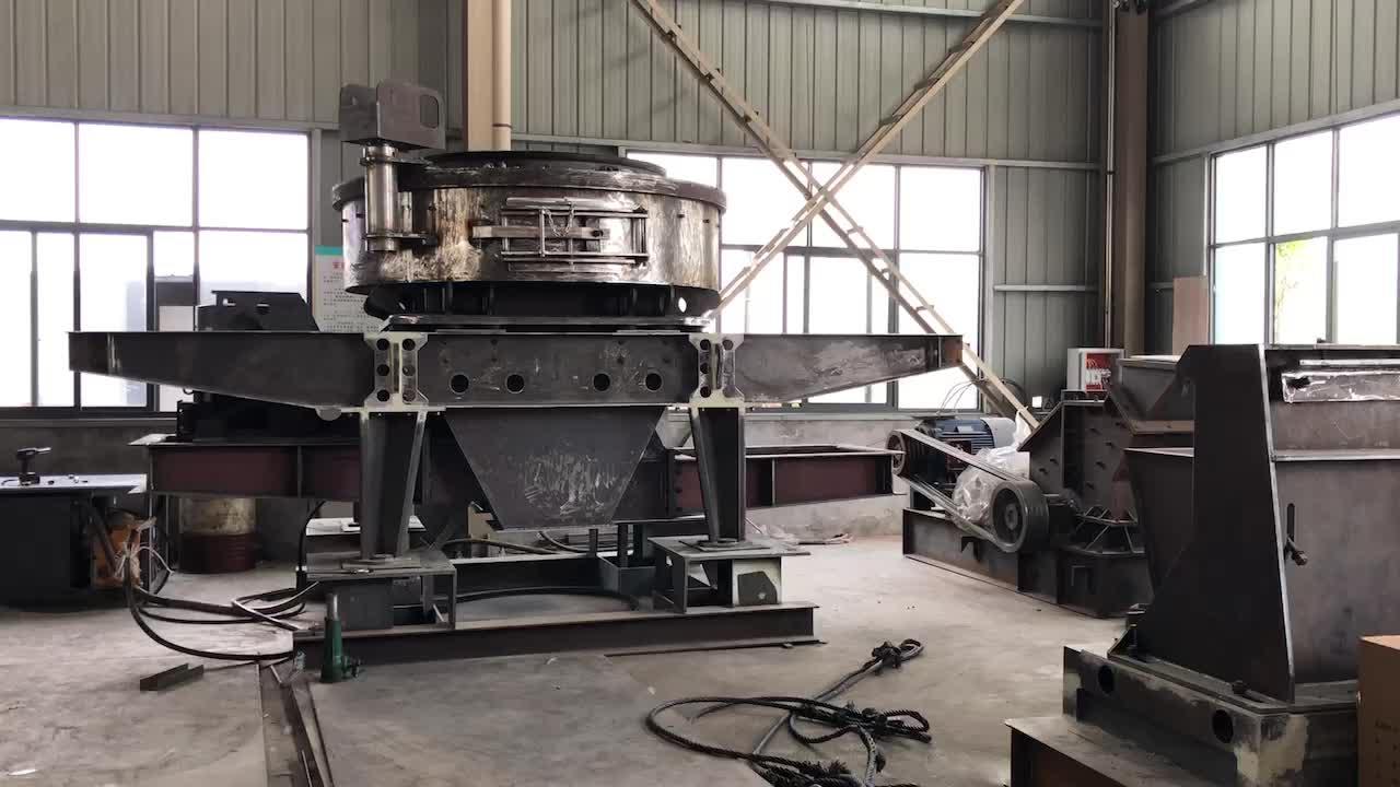 Vsi9526制砂机试机中,性能非常稳定。2470振动筛晒网马上铺装完毕。...