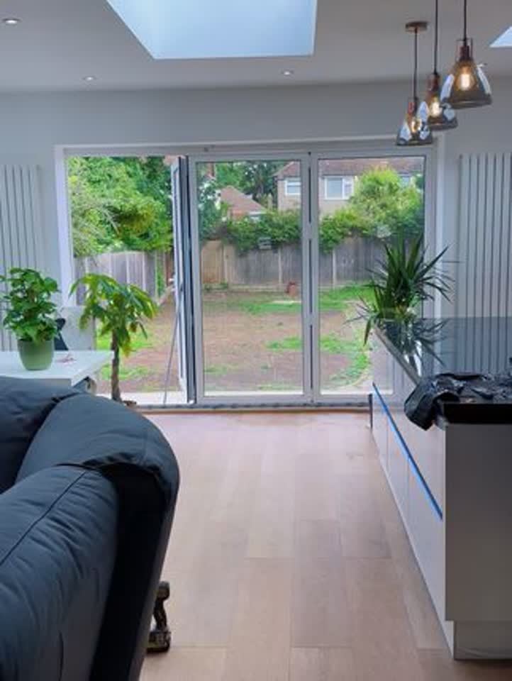 ...英国窗帘贵还款式少,大家给说说你们窗帘多少钱?我是从国内买运...