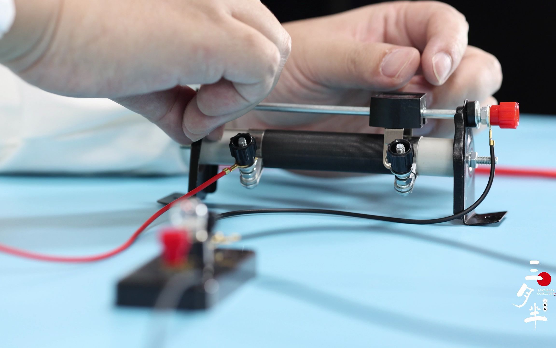 ...年湖州市中考初中科学实验操作测试指导视频《测定小灯泡的电功率》