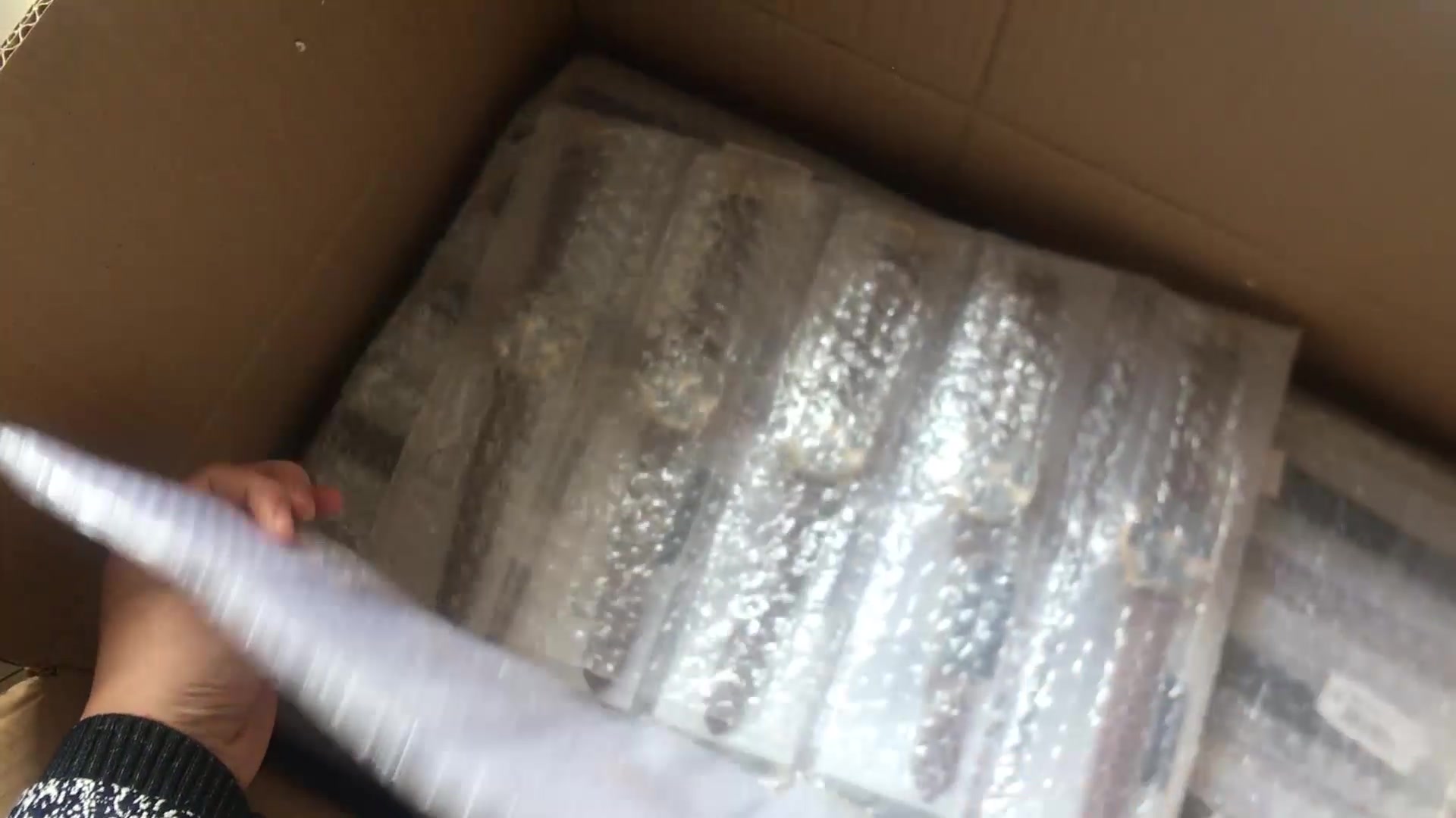 【日常】200只阿玛尼手表开箱,这大概是B站最狂的手表开箱了吧