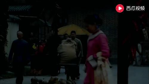 新还珠格格:小燕子睡觉打人,晴儿都被打了几拳了,太逗了!