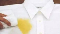白色衣服沾油污不要扔掉,教你个清洗诀窍,清洗干净不留痕迹