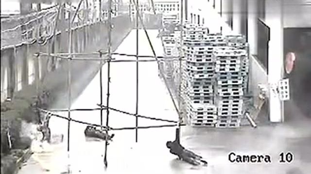 监控实拍高压触电事故,你见过高压触电吗