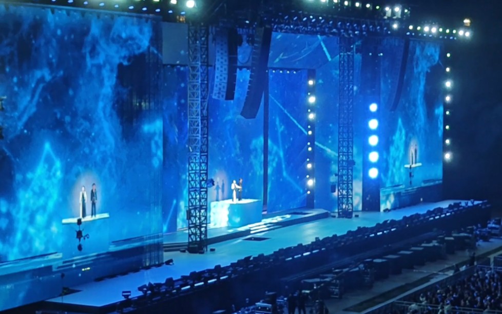 凤凰传奇演唱会海底北京首唱!