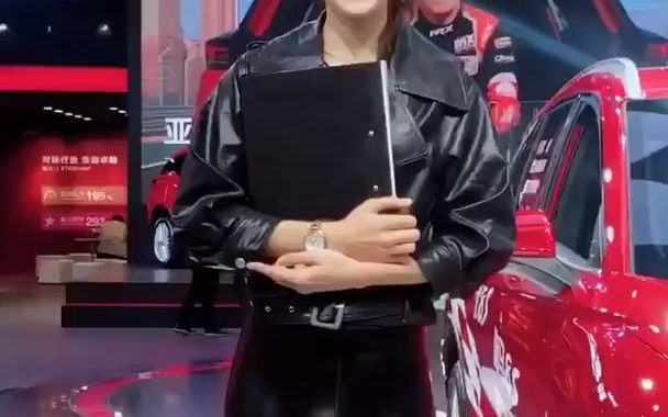 2019上海国际车展皮裤车模