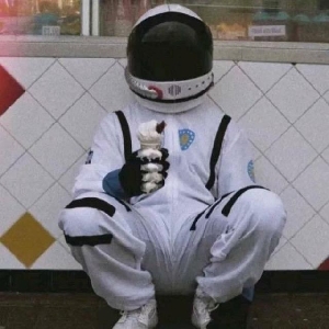 稳重的淡奶 