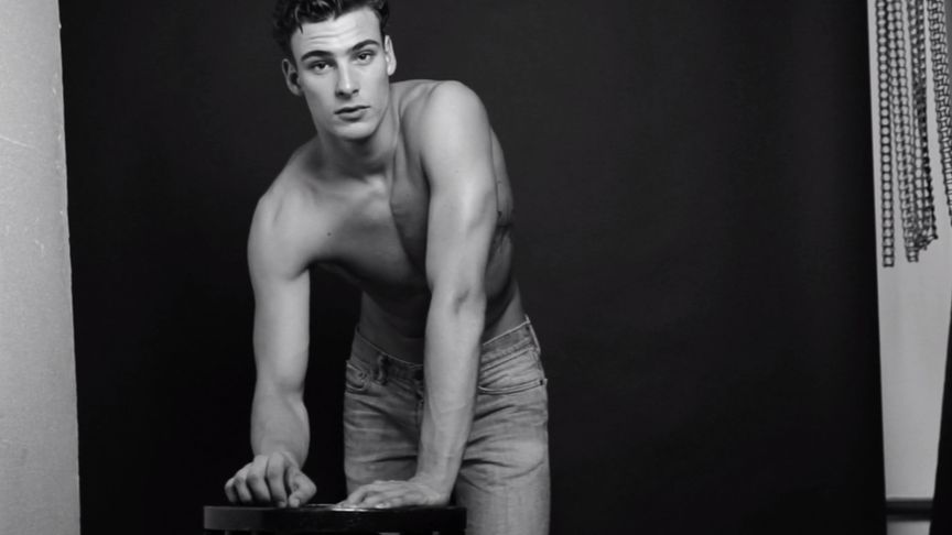 肌肉男模JUSTIN PETZSCHKE宣传大片拍摄花絮