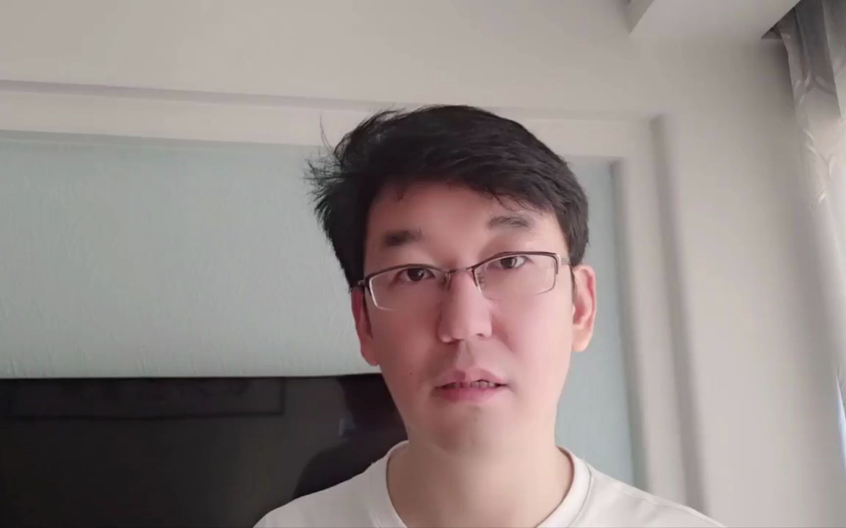 如果你在公司有喜欢的女孩子,那就每天发一封邮件,感动她,如果你有...