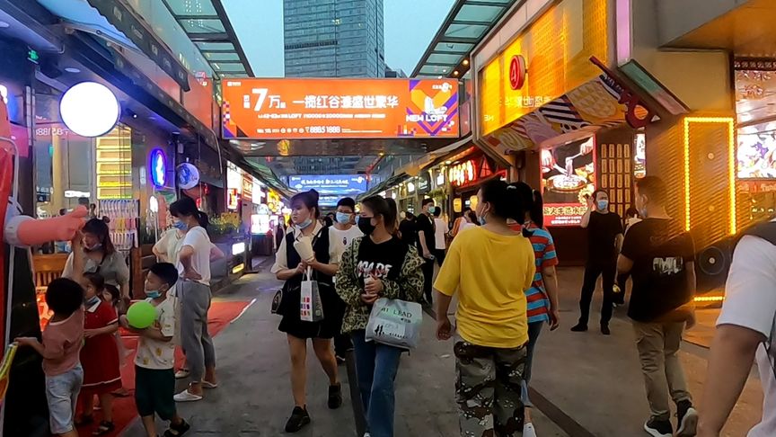 实拍南昌最贵的商圈,整条街都是美食,人气旺得让人羡慕