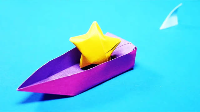 纸船的折叠方法,教你用纸折一条.