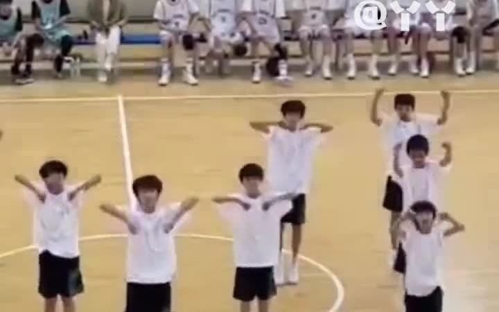 ...同堂”是吧!还是你会省!李飞 时代峰峻时代少年团 tf家族夏季运动会