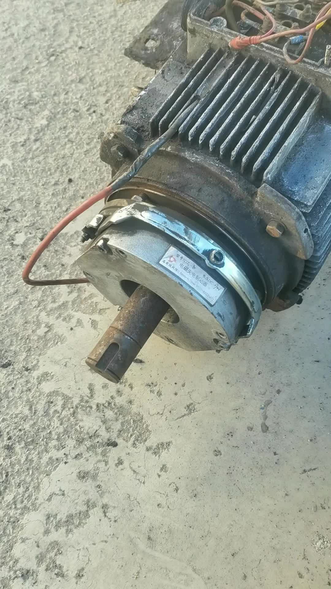 电机抱闸系统简介。一通则百通!电机刹车和手动挡汽车的离合器有异...