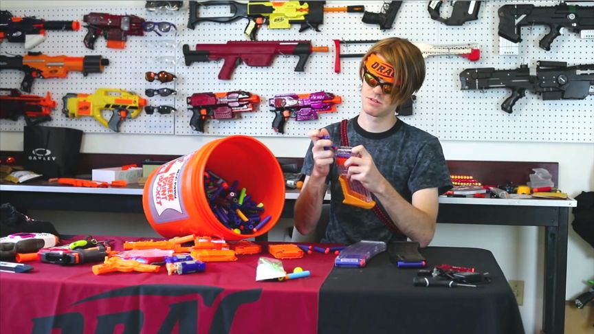 【真人FPS】cs go游戏:改装武器和朋友对战,却完美错过了