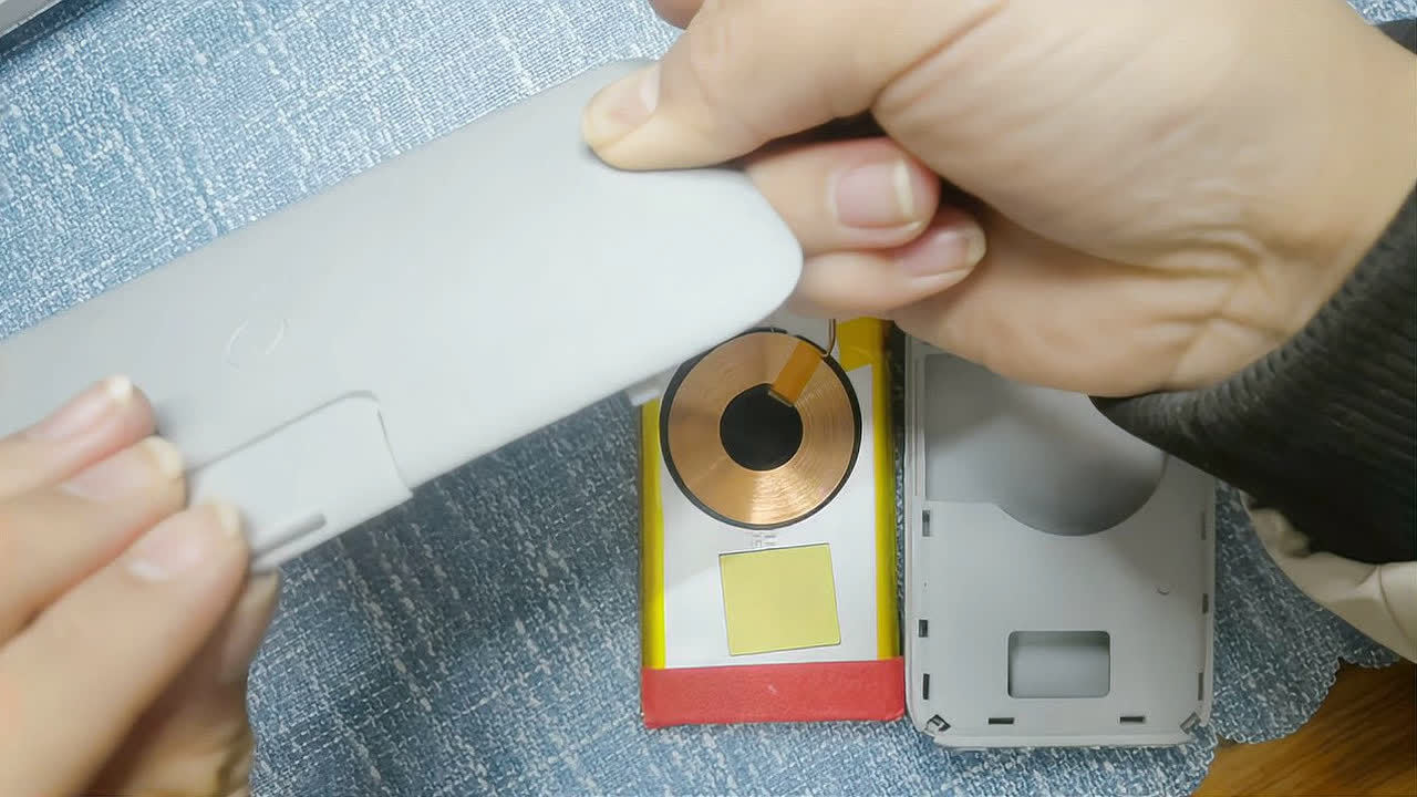 不一样的拆解视频:有味道的拆解南卡充电宝,喜欢吗?