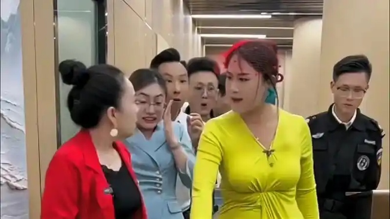 新来的服装设计师,竟然把老板也揍了一顿!