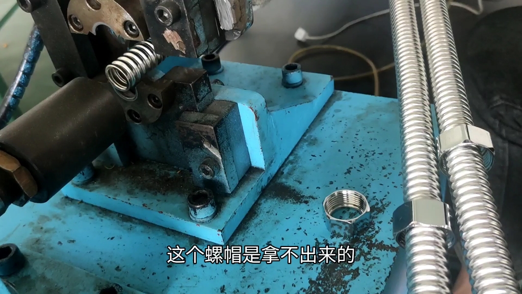 304不锈钢波纹管是如何敲波做接头的,一起到车间来看看生产过程