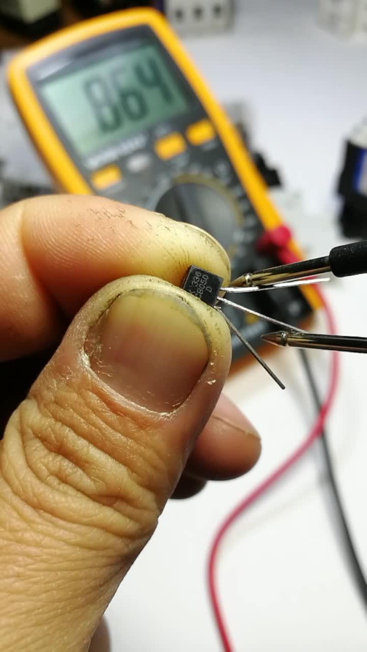 电工必备基本技能,测量三极管,你学会了吗