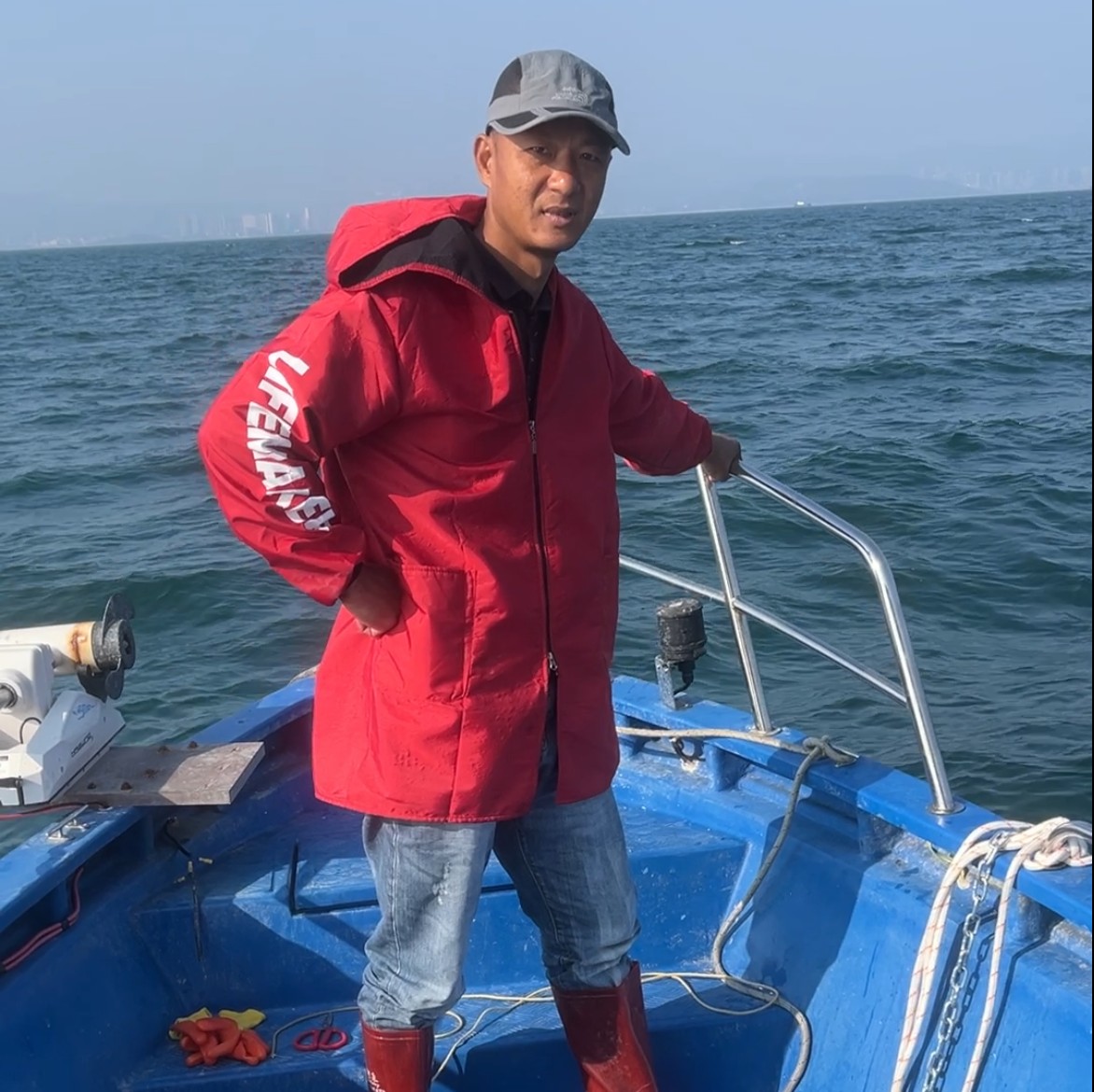 阿松抓鱼 